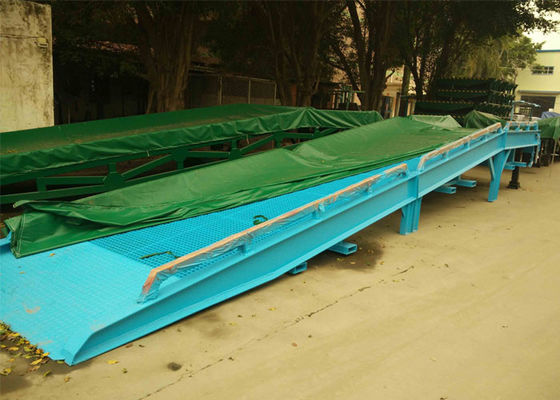 Steel Mesh Seperated Forklift Mobile Yard Ramp , Portable Dock Ramps