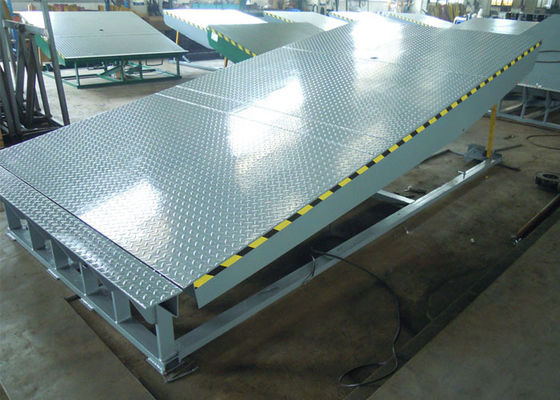 4200mm Two Cylinders Power Ramp Dock Leveler For Warehouse Pier